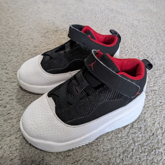 Nike | Shoes | Nike Toddlers Black Red And White Sneakers Size 8c ...
